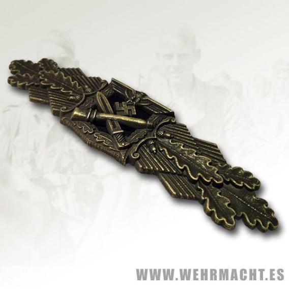 Army Close Combat Clasp in Bronze